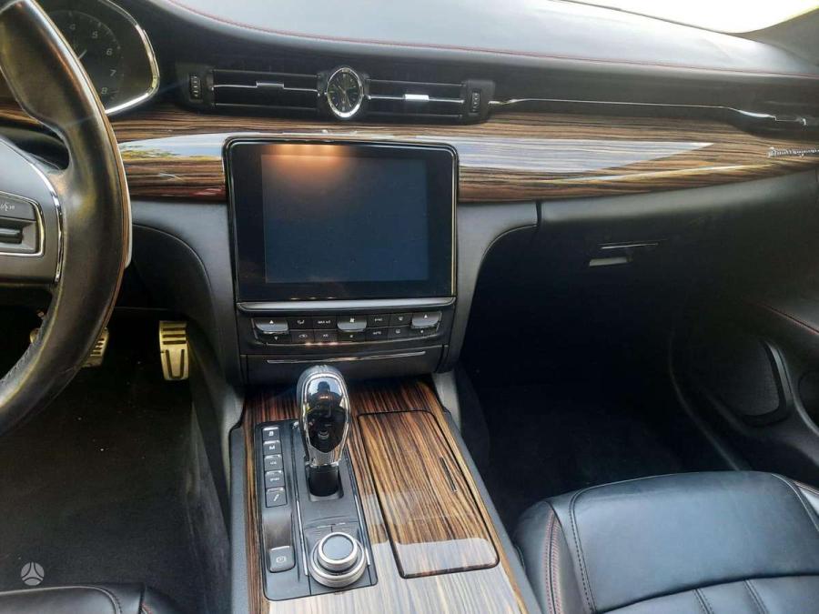 Grey Maserati Quattroporte 2017 in Kaunas, with an engine capacity of 2.98 L and mileage of 92 thousand km for 22000 €, photo 33 on AUTOMOTO.COM.LV