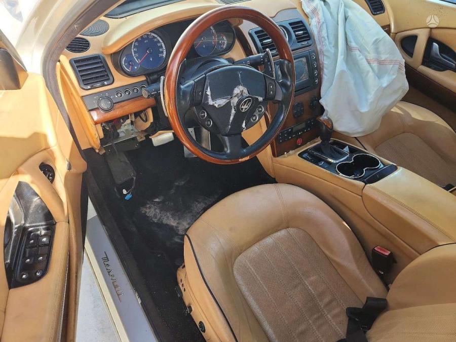 Balts Maserati Quattroporte 2007 Viļņa, ar dzinēja tilpumu 4.24 L un nobraukumu 103 tūkst. km par 3999 €, foto 8 vietnē AUTOMOTO.COM.LV