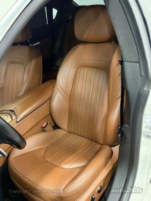 White Maserati Quattroporte 2014 in Tallinn, with an engine capacity of 3.00 L and mileage of 63 thousand km for 19995 €, photo 12 on AUTOMOTO.COM.LV