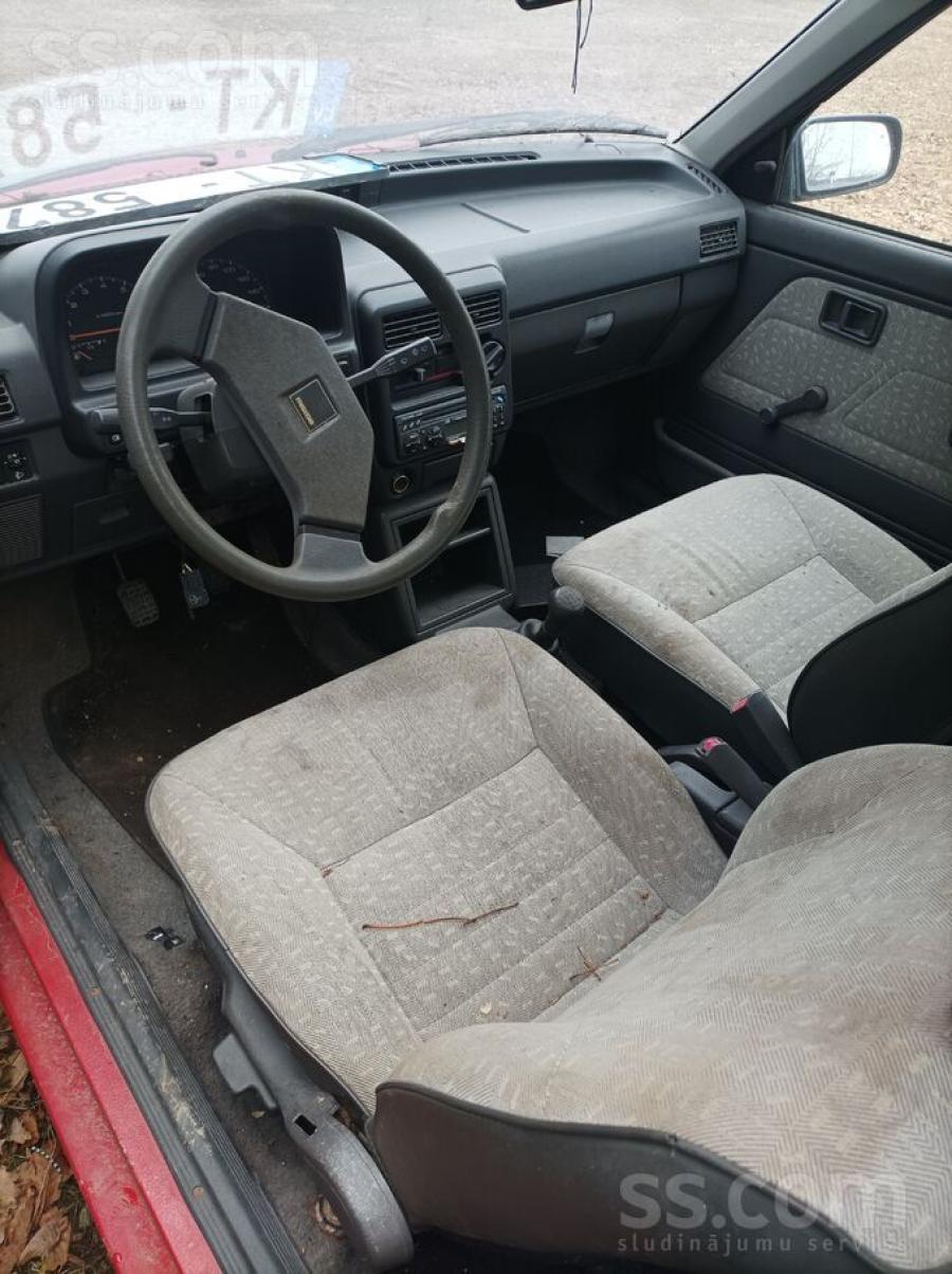 Sarkans Mazda 121 1989 Kuldīga, ar dzinēja tilpumu 1.20 L un nobraukumu 0 tūkst. km par 600 €, foto 7 vietnē AUTOMOTO.COM.LV