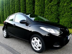 Melns Mazda 2 2008 Tartu, ar dzinēja tilpumu 1.30 L un nobraukumu 90 tūkst. km par 1200 €, foto  vietnē AUTOMOTO.COM.LV