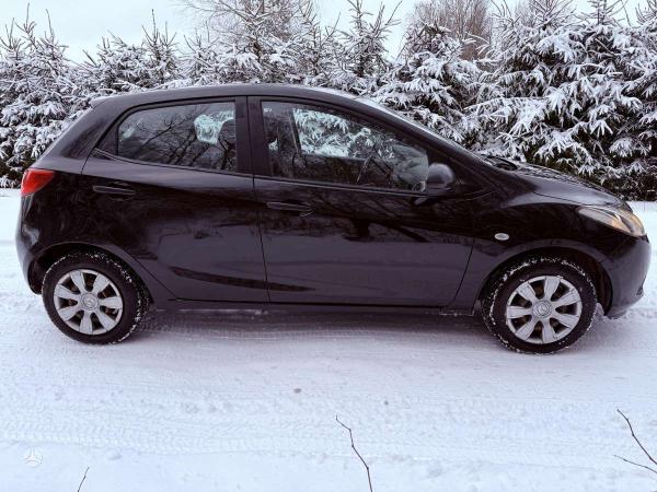 Melns Mazda 2 2009 Viļņa, ar dzinēja tilpumu 1.35 L un nobraukumu 170 tūkst. km par 1850 €, foto 3 vietnē AUTOMOTO.COM.LV