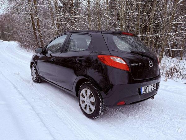 Melns Mazda 2 2009 Viļņa, ar dzinēja tilpumu 1.35 L un nobraukumu 170 tūkst. km par 1850 €, foto 5 vietnē AUTOMOTO.COM.LV