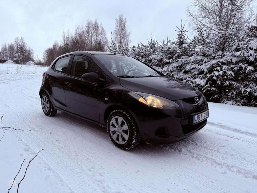 Black Mazda 2 2009 in Vilnius, with an engine capacity of 1.35 L and mileage of 170 thousand km for 1850 €, photo 2 on AUTOMOTO.COM.LV