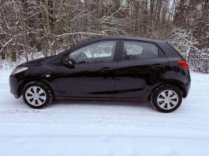 Black Mazda 2 2009 in Vilnius, with an engine capacity of 1.35 L and mileage of 170 thousand km for 1850 €, photo 3 on AUTOMOTO.COM.LV
