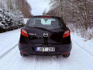 Black Mazda 2 2009 in Vilnius, with an engine capacity of 1.35 L and mileage of 170 thousand km for 1850 €, photo 5 on AUTOMOTO.COM.LV