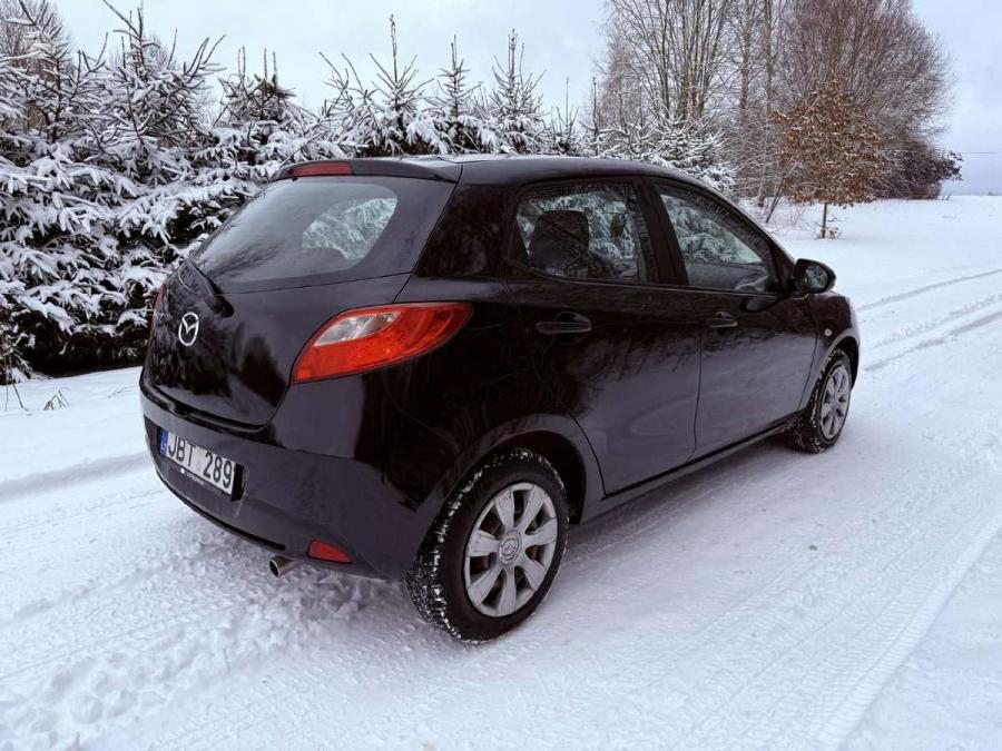 Black Mazda 2 2009 in Vilnius, with an engine capacity of 1.35 L and mileage of 170 thousand km for 1850 €, photo 6 on AUTOMOTO.COM.LV