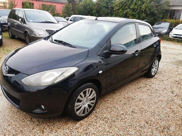 Black Mazda 2 2009 in Panevezys, with an engine capacity of 1.40 L and mileage of 240 thousand km for 2350 €, photo 2 on AUTOMOTO.COM.LV
