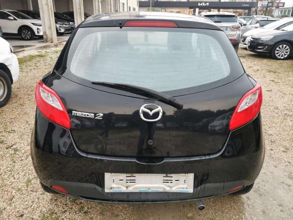 Black Mazda 2 2009 in Panevezys, with an engine capacity of 1.40 L and mileage of 240 thousand km for 2350 €, photo 5 on AUTOMOTO.COM.LV