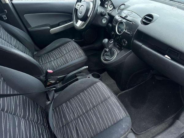 Black Mazda 2 2009 in Panevezys, with an engine capacity of 1.40 L and mileage of 240 thousand km for 2350 €, photo 8 on AUTOMOTO.COM.LV