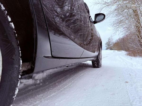 Black Mazda 2 2009 in Vilnius, with an engine capacity of 1.35 L and mileage of 174 thousand km for 1850 €, photo 5 on AUTOMOTO.COM.LV