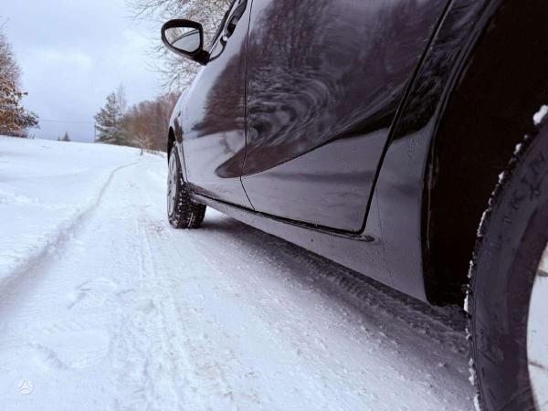 Black Mazda 2 2009 in Vilnius, with an engine capacity of 1.35 L and mileage of 174 thousand km for 1850 €, photo 6 on AUTOMOTO.COM.LV
