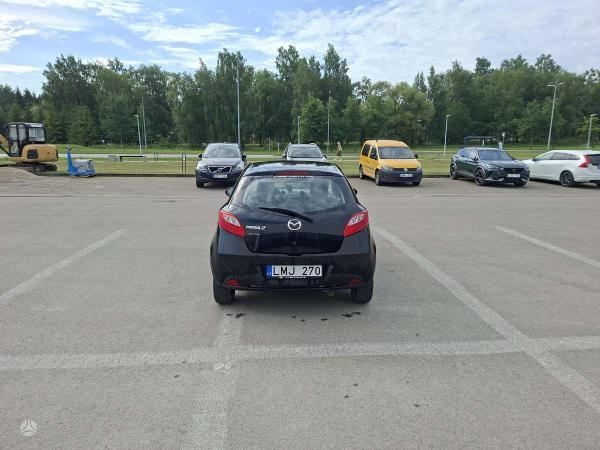 Black Mazda 2 2010 in Siauliai, with an engine capacity of 1.40 L and mileage of 250 thousand km for 1700 €, photo 4 on AUTOMOTO.COM.LV