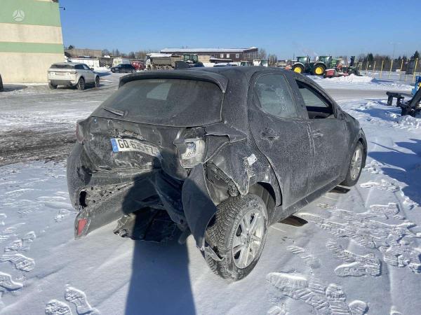 Melns Mazda 2 2023 Tauragė, ar dzinēja tilpumu 1.50 L un nobraukumu 33 tūkst. km par 5900 €, foto 3 vietnē AUTOMOTO.COM.LV