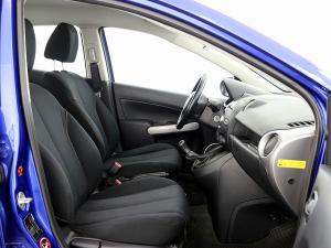 Blue Mazda 2 2008 in Tallinn, with an engine capacity of 1.50 L and mileage of 98 thousand km for 1399 €, photo 7 on AUTOMOTO.COM.LV