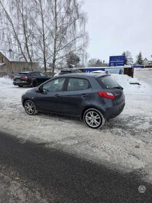 Blue Mazda 2 2010 in Elektrenai, with an engine capacity of 1.35 L and mileage of 320 thousand km for 2150 €, photo 4 on AUTOMOTO.COM.LV