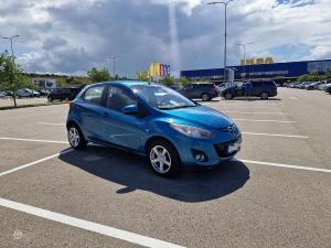 Zils Mazda 2 2010 Viļņa, ar dzinēja tilpumu 1.35 L un nobraukumu 166 tūkst. km par 1470 €, foto  vietnē AUTOMOTO.COM.LV