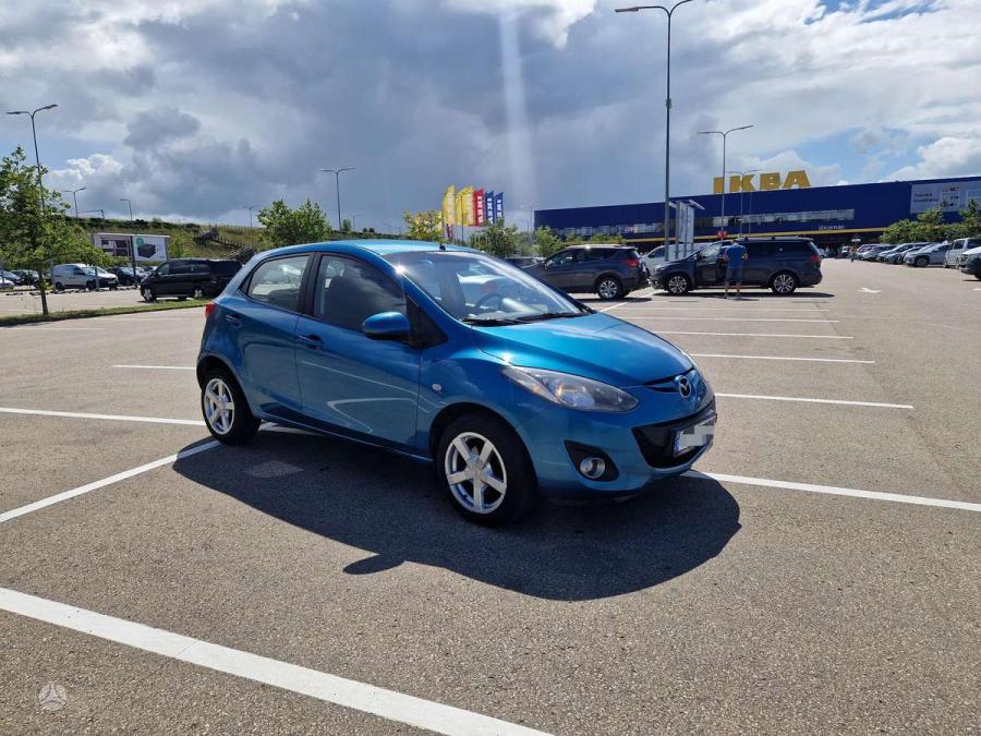 Blue Mazda 2 2010 in Vilnius, with an engine capacity of 1.35 L and mileage of 166 thousand km for 1470 €, photo 1 on AUTOMOTO.COM.LV