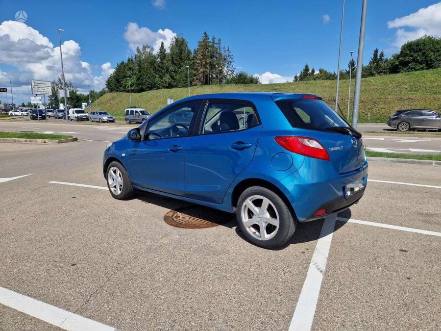 Blue Mazda 2 2010 in Vilnius, with an engine capacity of 1.35 L and mileage of 166 thousand km for 1470 €, photo 5 on AUTOMOTO.COM.LV