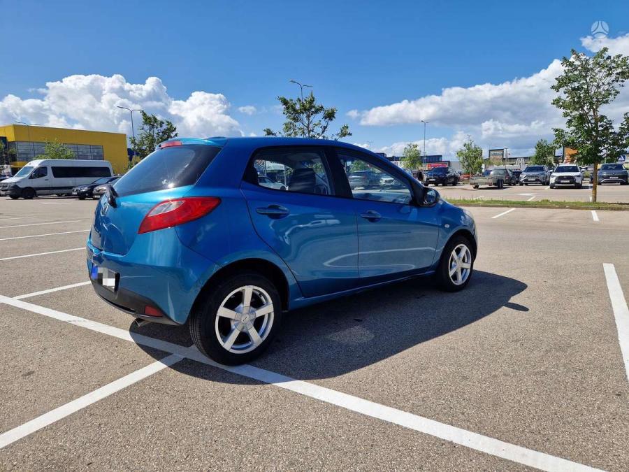Blue Mazda 2 2010 in Vilnius, with an engine capacity of 1.35 L and mileage of 166 thousand km for 1470 €, photo 6 on AUTOMOTO.COM.LV