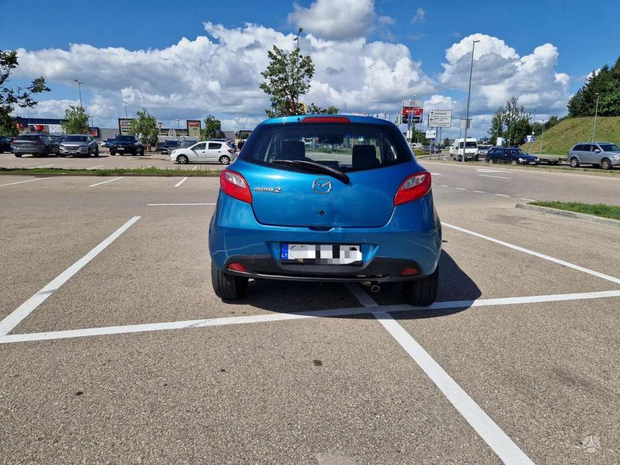 Blue Mazda 2 2010 in Vilnius, with an engine capacity of 1.35 L and mileage of 166 thousand km for 1470 €, photo 9 on AUTOMOTO.COM.LV