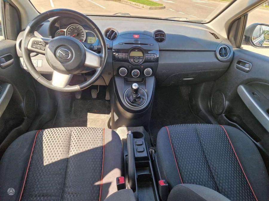 Blue Mazda 2 2010 in Vilnius, with an engine capacity of 1.35 L and mileage of 166 thousand km for 1470 €, photo 11 on AUTOMOTO.COM.LV