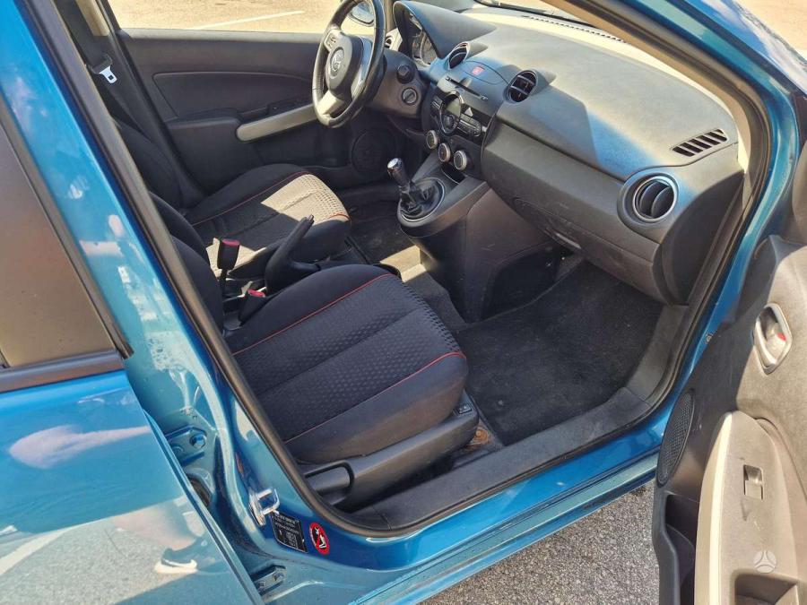 Blue Mazda 2 2010 in Vilnius, with an engine capacity of 1.35 L and mileage of 166 thousand km for 1470 €, photo 13 on AUTOMOTO.COM.LV