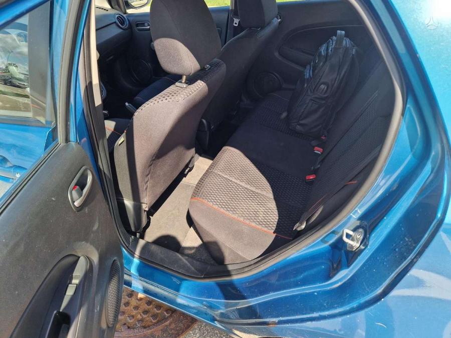 Blue Mazda 2 2010 in Vilnius, with an engine capacity of 1.35 L and mileage of 166 thousand km for 1470 €, photo 14 on AUTOMOTO.COM.LV