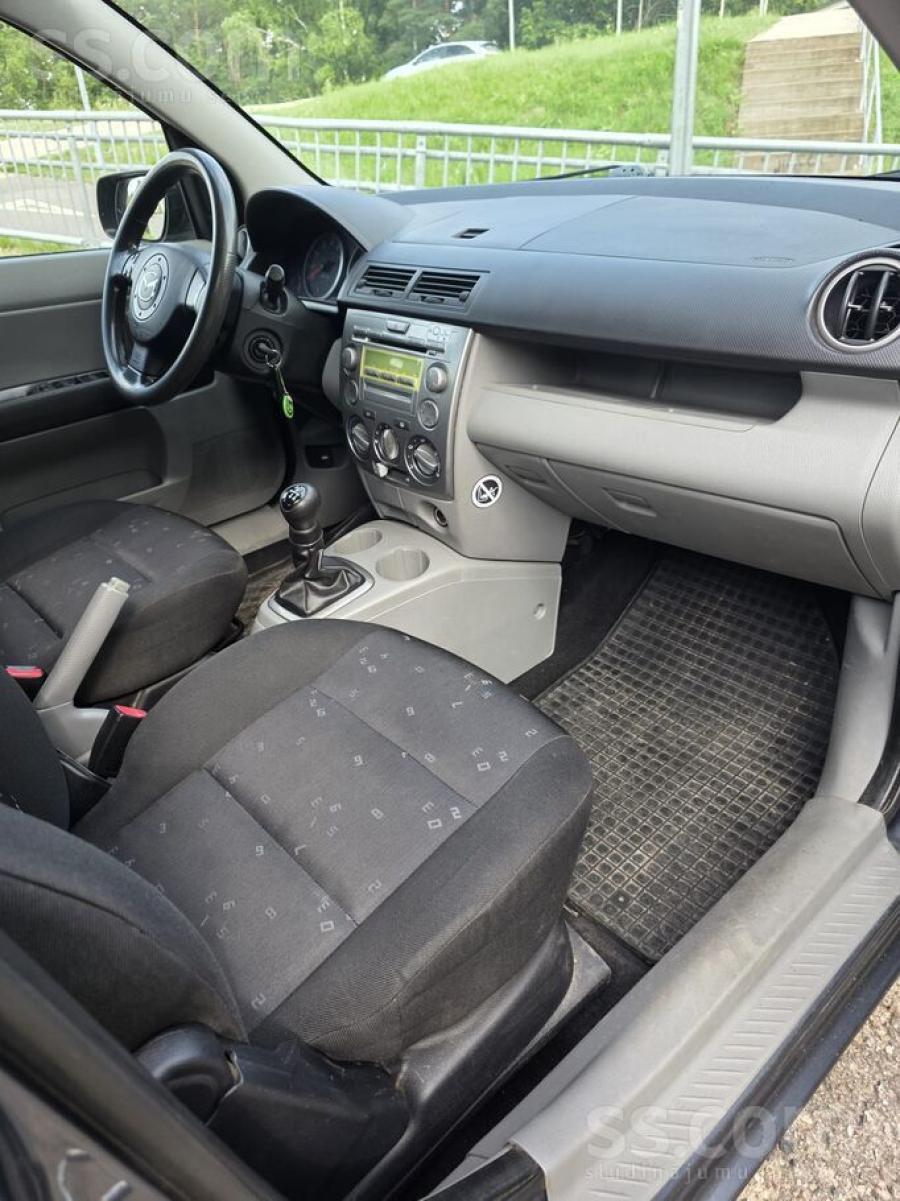 Zils Mazda 2 2005 Rīga, ar dzinēja tilpumu 1.40 L un nobraukumu 190 tūkst. km par 300 €, foto 8 vietnē AUTOMOTO.COM.LV