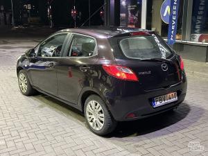 Brūns Mazda 2 2010 Viļņa, ar dzinēja tilpumu 1.50 L un nobraukumu 126 tūkst. km par 1375 €, foto 4 vietnē AUTOMOTO.COM.LV