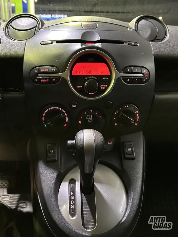 Brūns Mazda 2 2010 Viļņa, ar dzinēja tilpumu 1.50 L un nobraukumu 126 tūkst. km par 1375 €, foto 9 vietnē AUTOMOTO.COM.LV