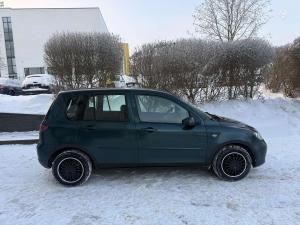 Green Mazda 2 2007 in Vilnius, with an engine capacity of 1.39 L and mileage of 218 thousand km for 1750 €, photo 4 on AUTOMOTO.COM.LV