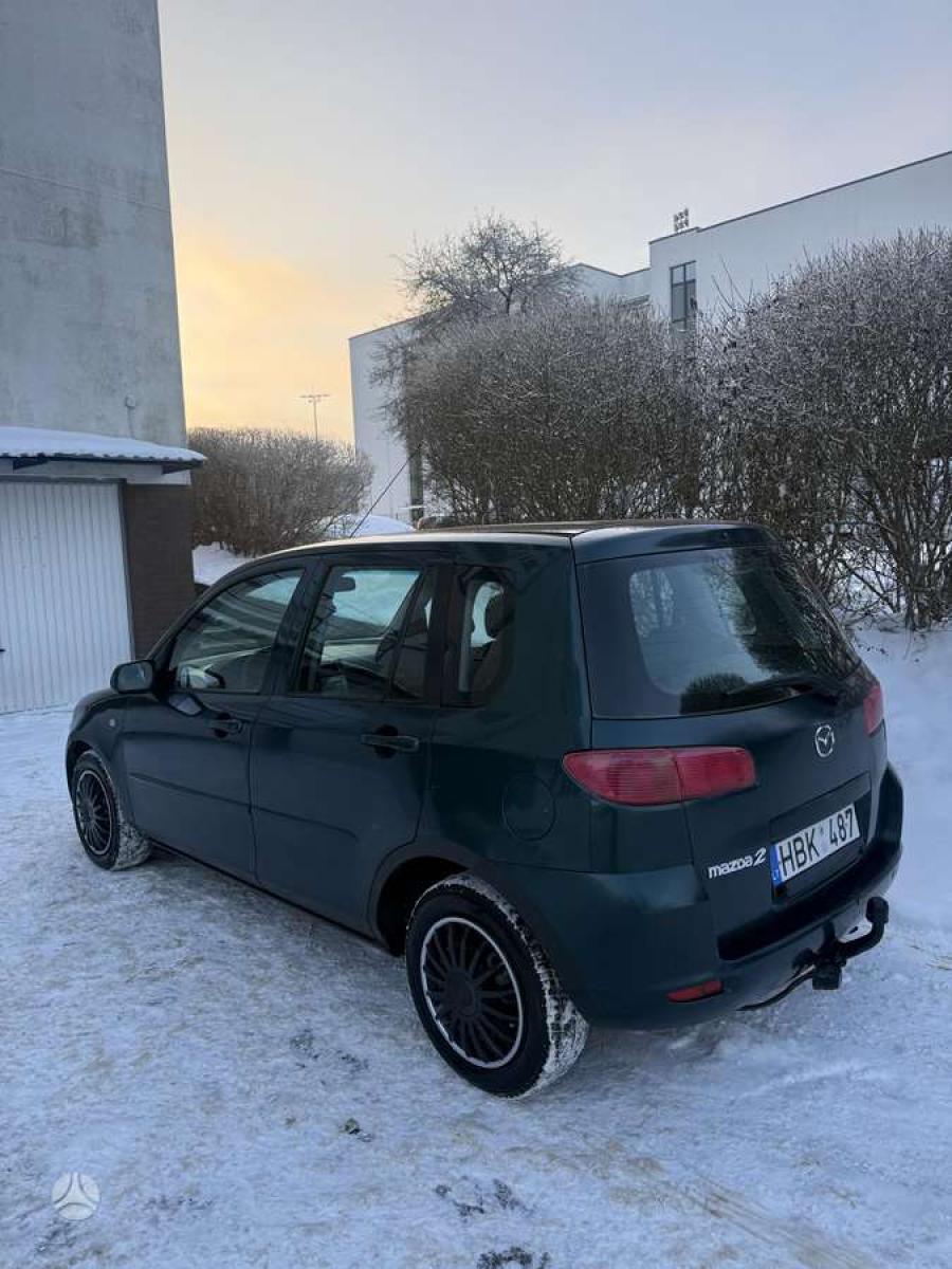 Green Mazda 2 2007 in Vilnius, with an engine capacity of 1.39 L and mileage of 218 thousand km for 1750 €, photo 5 on AUTOMOTO.COM.LV