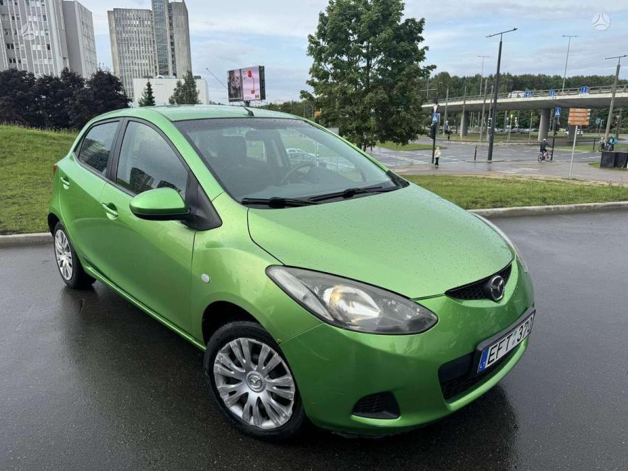 Green Mazda 2 2009 in Vilnius, with an engine capacity of 1.35 L and mileage of 176 thousand km for 1100 €, photo 1 on AUTOMOTO.COM.LV