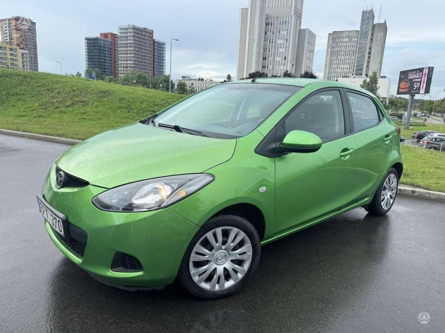 Green Mazda 2 2009 in Vilnius, with an engine capacity of 1.35 L and mileage of 176 thousand km for 1100 €, photo 3 on AUTOMOTO.COM.LV