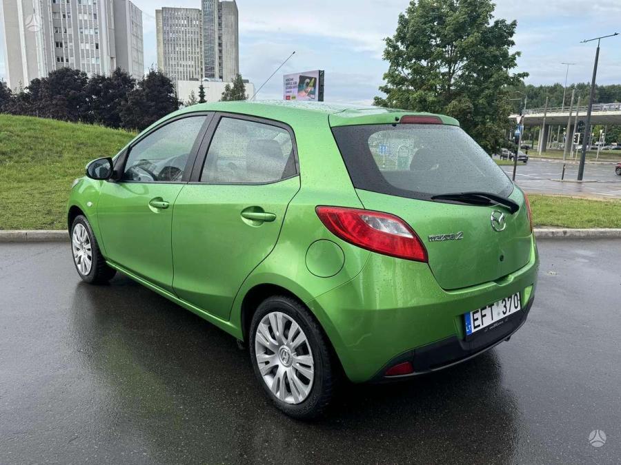 Green Mazda 2 2009 in Vilnius, with an engine capacity of 1.35 L and mileage of 176 thousand km for 1100 €, photo 4 on AUTOMOTO.COM.LV