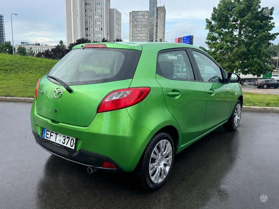 Green Mazda 2 2009 in Vilnius, with an engine capacity of 1.35 L and mileage of 176 thousand km for 1100 €, photo 5 on AUTOMOTO.COM.LV
