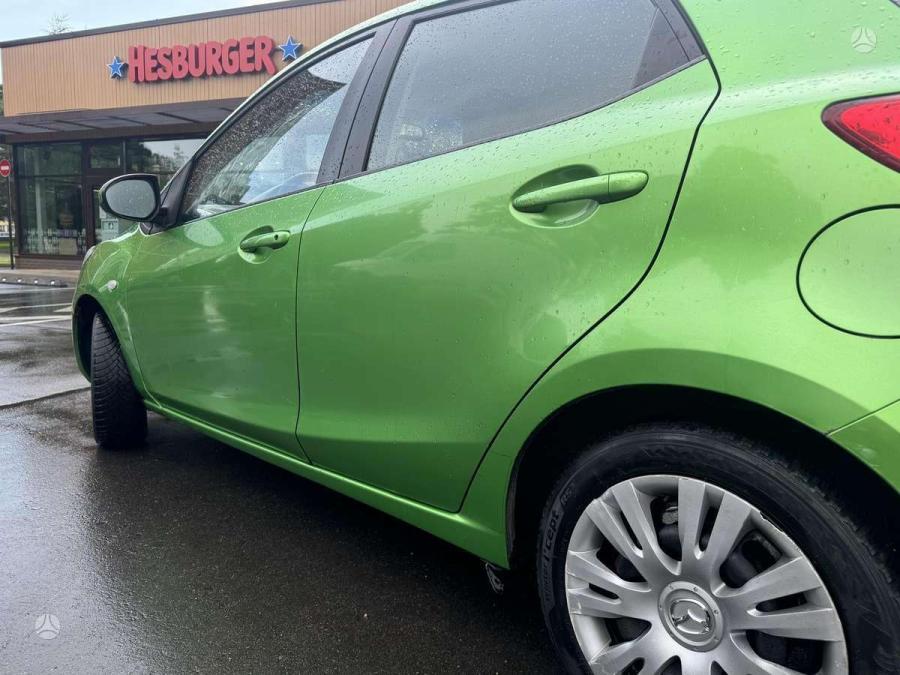 Green Mazda 2 2009 in Vilnius, with an engine capacity of 1.35 L and mileage of 176 thousand km for 1100 €, photo 6 on AUTOMOTO.COM.LV