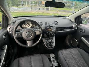 Green Mazda 2 2009 in Vilnius, with an engine capacity of 1.35 L and mileage of 176 thousand km for 1100 €, photo 7 on AUTOMOTO.COM.LV