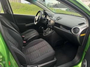 Green Mazda 2 2009 in Vilnius, with an engine capacity of 1.35 L and mileage of 176 thousand km for 1100 €, photo 8 on AUTOMOTO.COM.LV