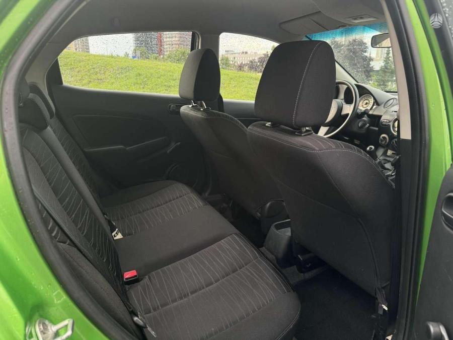 Green Mazda 2 2009 in Vilnius, with an engine capacity of 1.35 L and mileage of 176 thousand km for 1100 €, photo 9 on AUTOMOTO.COM.LV