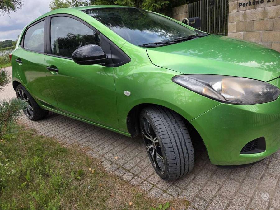 Green Mazda 2 2010 in Vilnius, with an engine capacity of 1.35 L and mileage of 139 thousand km for 1950 €, photo 3 on AUTOMOTO.COM.LV