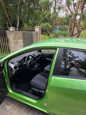 Green Mazda 2 2010 in Vilnius, with an engine capacity of 1.35 L and mileage of 139 thousand km for 1950 €, photo 8 on AUTOMOTO.COM.LV