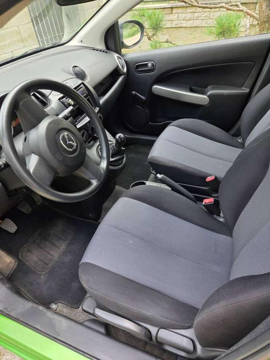 Green Mazda 2 2010 in Vilnius, with an engine capacity of 1.35 L and mileage of 139 thousand km for 1950 €, photo 9 on AUTOMOTO.COM.LV