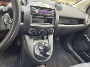 Green Mazda 2 2010 in Vilnius, with an engine capacity of 1.35 L and mileage of 139 thousand km for 1950 €, photo 12 on AUTOMOTO.COM.LV