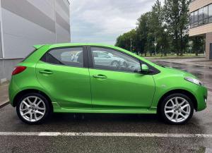Green Mazda 2 2013 in Vilnius, with an engine capacity of 1.56 L and mileage of 260 thousand km for 3290 €, photo 3 on AUTOMOTO.COM.LV