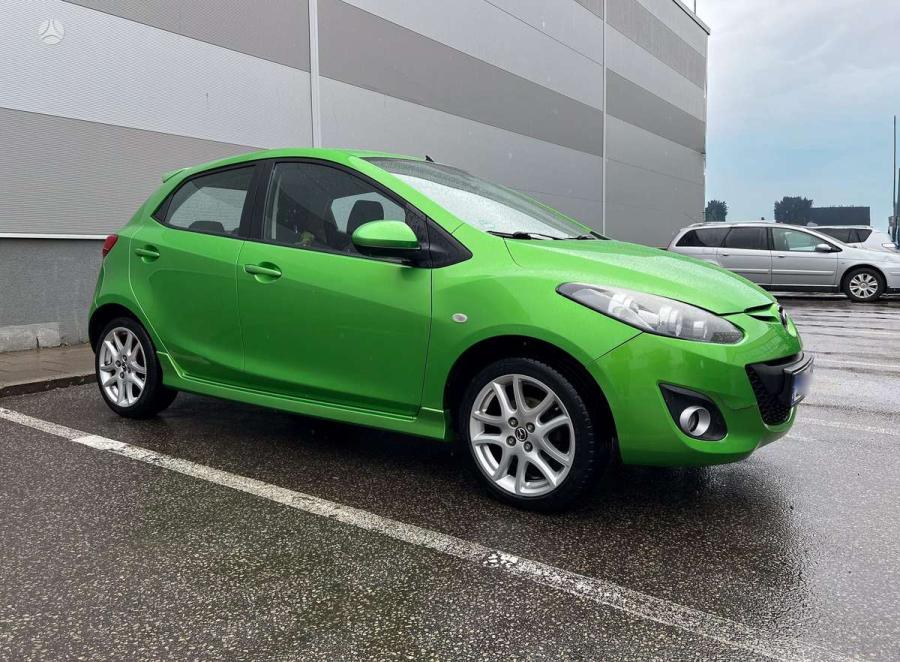 Green Mazda 2 2013 in Vilnius, with an engine capacity of 1.56 L and mileage of 260 thousand km for 3290 €, photo 4 on AUTOMOTO.COM.LV