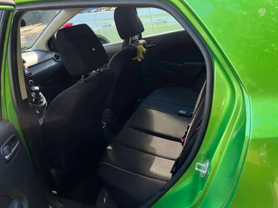 Green Mazda 2 2013 in Vilnius, with an engine capacity of 1.56 L and mileage of 260 thousand km for 3290 €, photo 14 on AUTOMOTO.COM.LV
