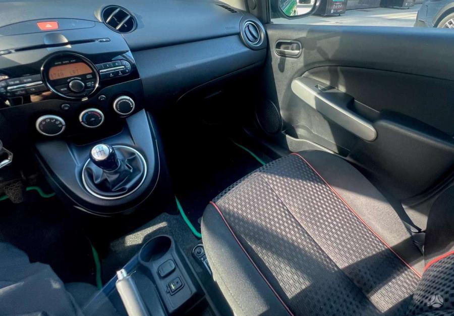 Green Mazda 2 2013 in Vilnius, with an engine capacity of 1.56 L and mileage of 260 thousand km for 3290 €, photo 18 on AUTOMOTO.COM.LV