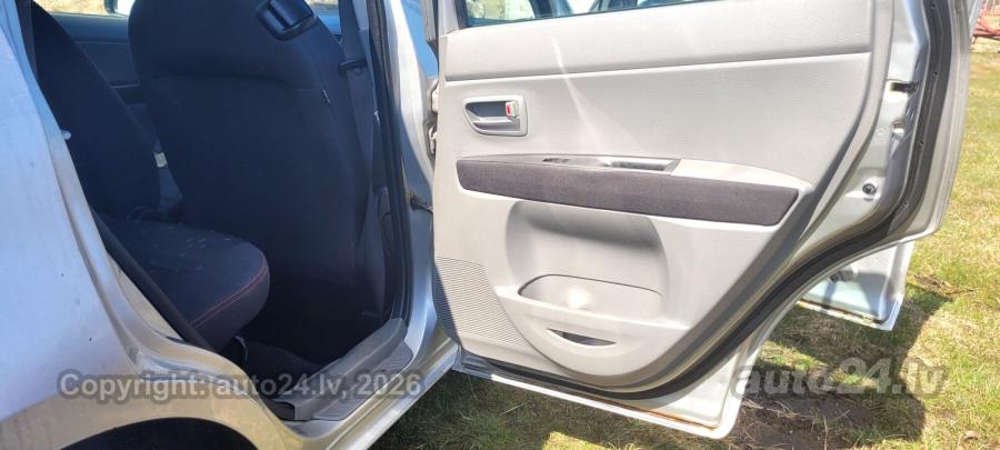 Pelēks Mazda 2 2003 Rīga, ar dzinēja tilpumu 1.40 L un nobraukumu 299 tūkst. km par 1100 €, foto 5 vietnē AUTOMOTO.COM.LV